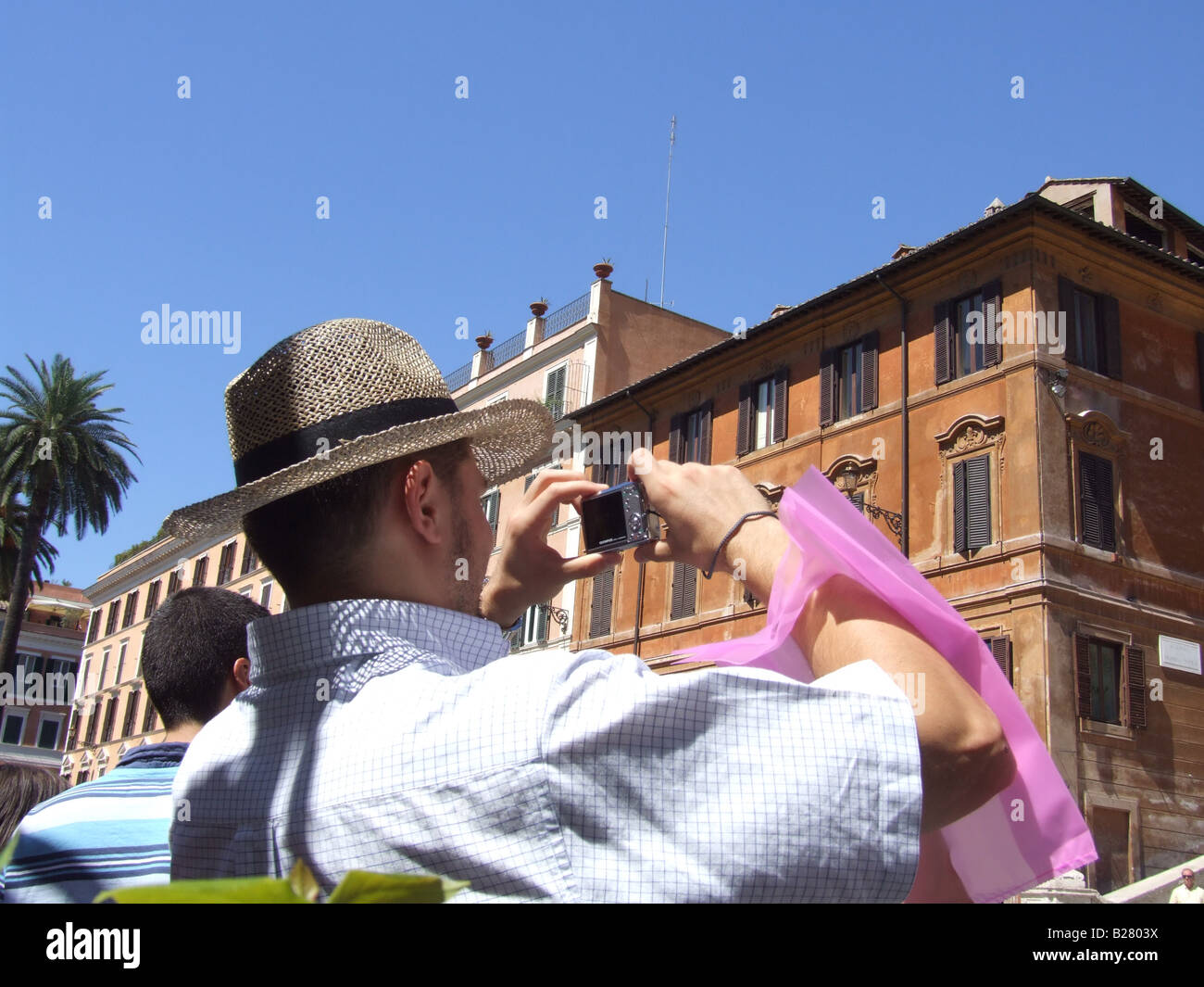 people on the spanish steps in rome Stock Photo - Alamy