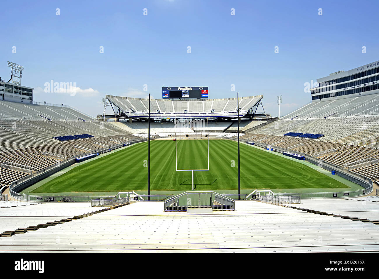 Beaver stadium hi-res stock photography and images - Alamy