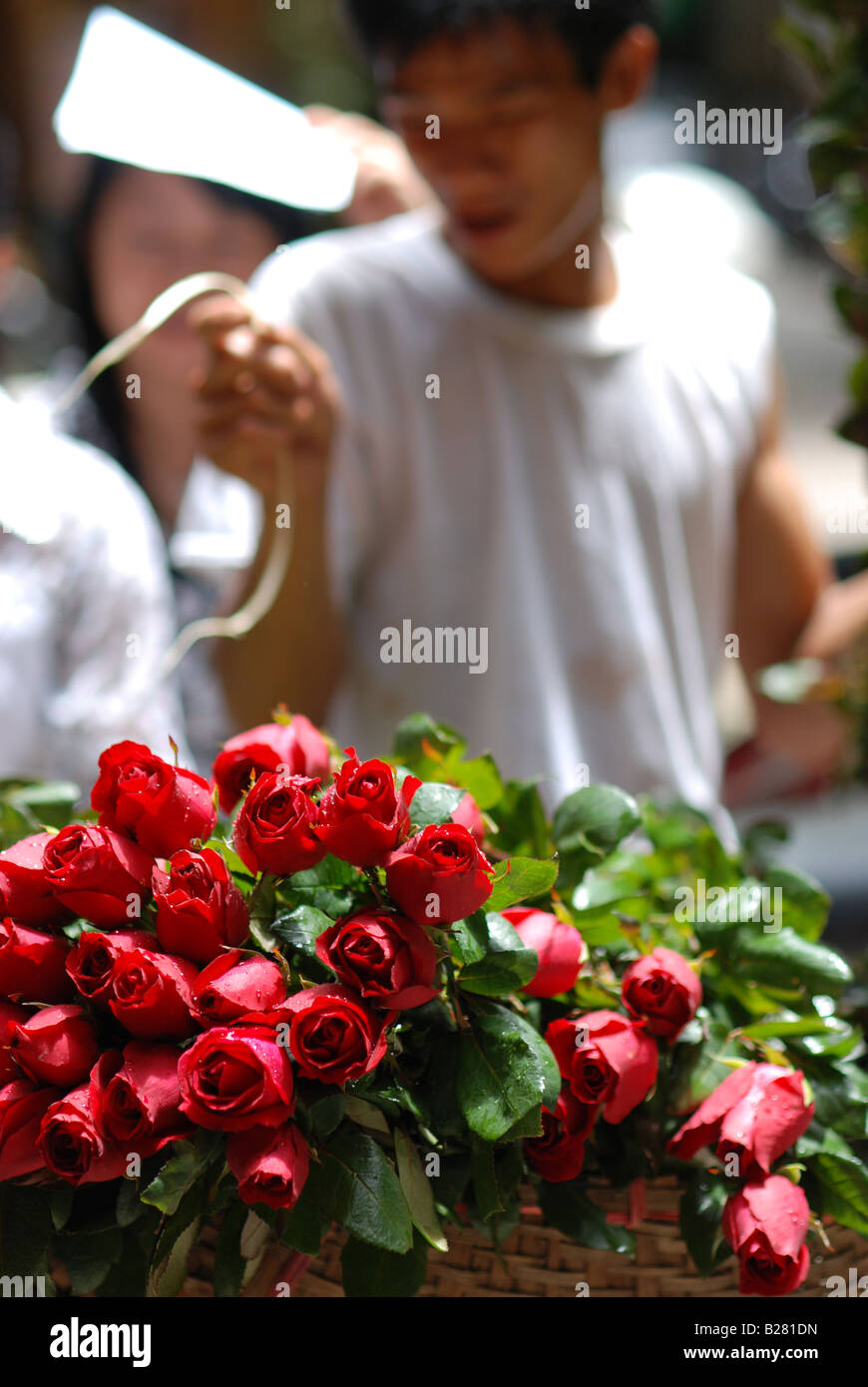 Street vendor selling roses in Hanoi Vietnam Stock Photo - Alamy