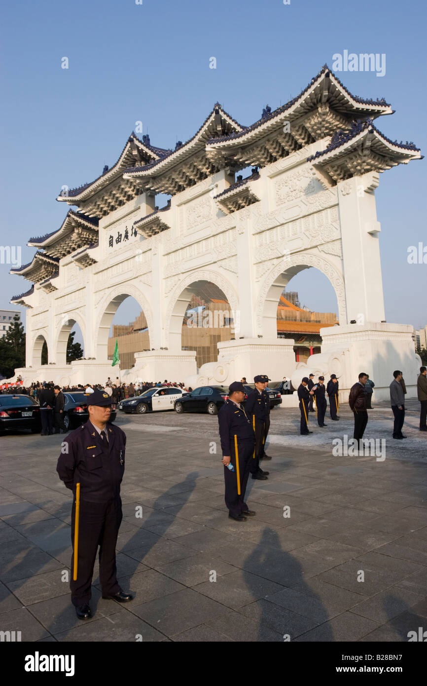 Taiwanese police officer hi-res stock photography and images - Alamy