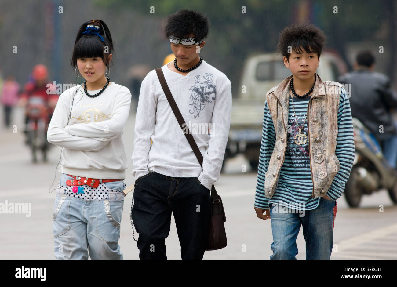 Chinese teenagers walk down a street in Yangshuo China Stock Photo - Alamy