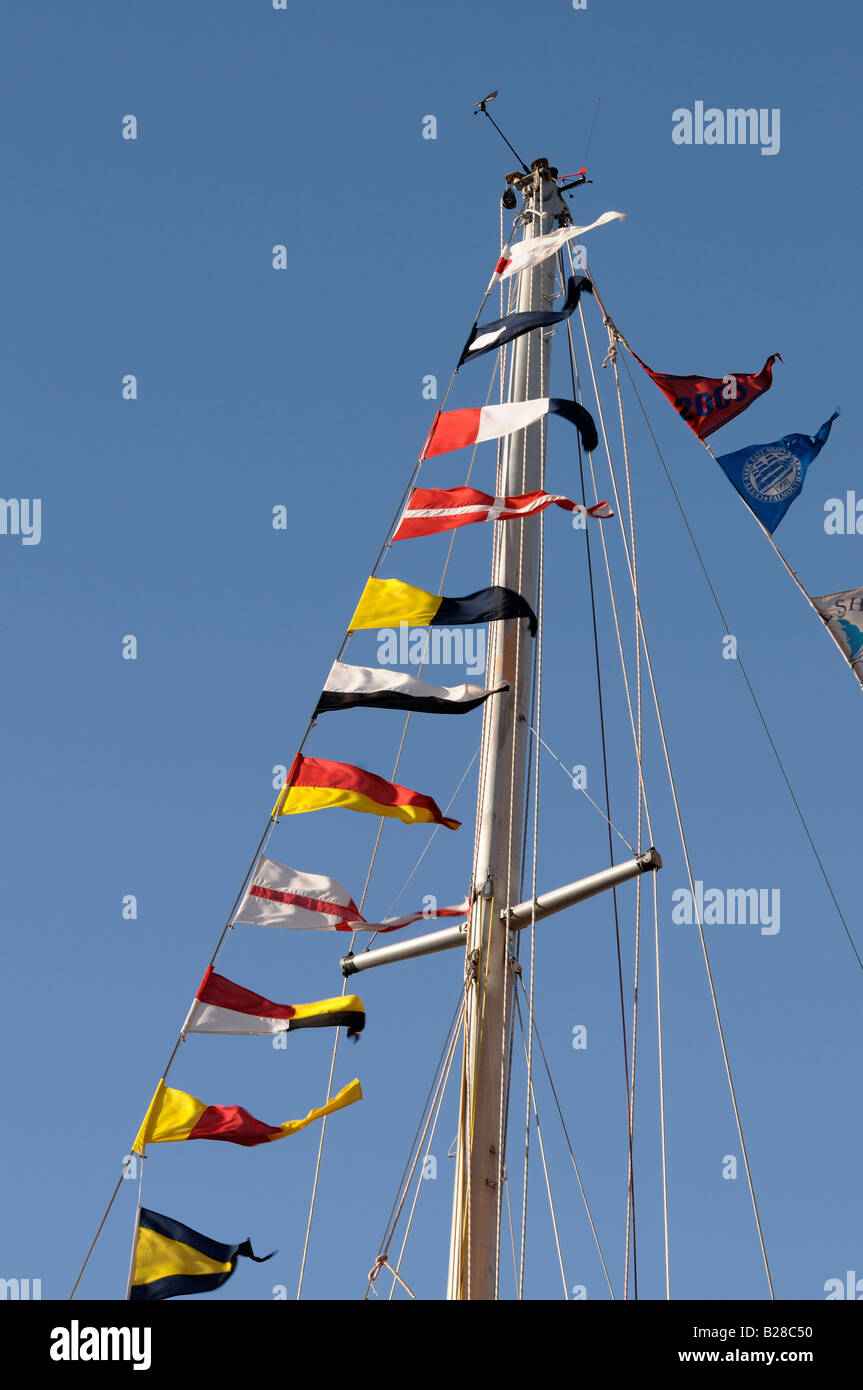 Tall ship mast flag hi-res stock photography and images - Alamy