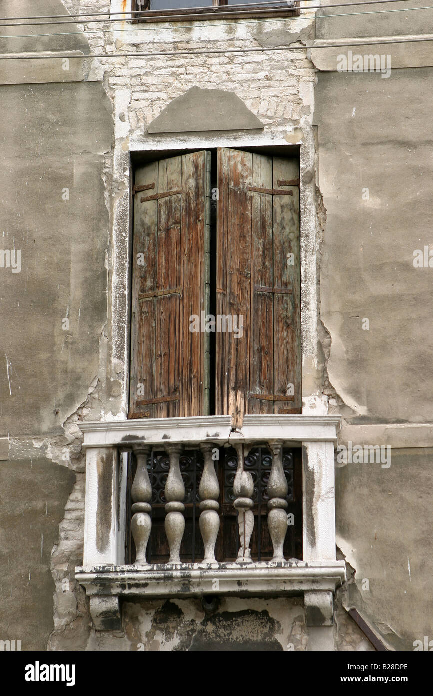 Plaster balcony hi-res stock photography and images - Alamy