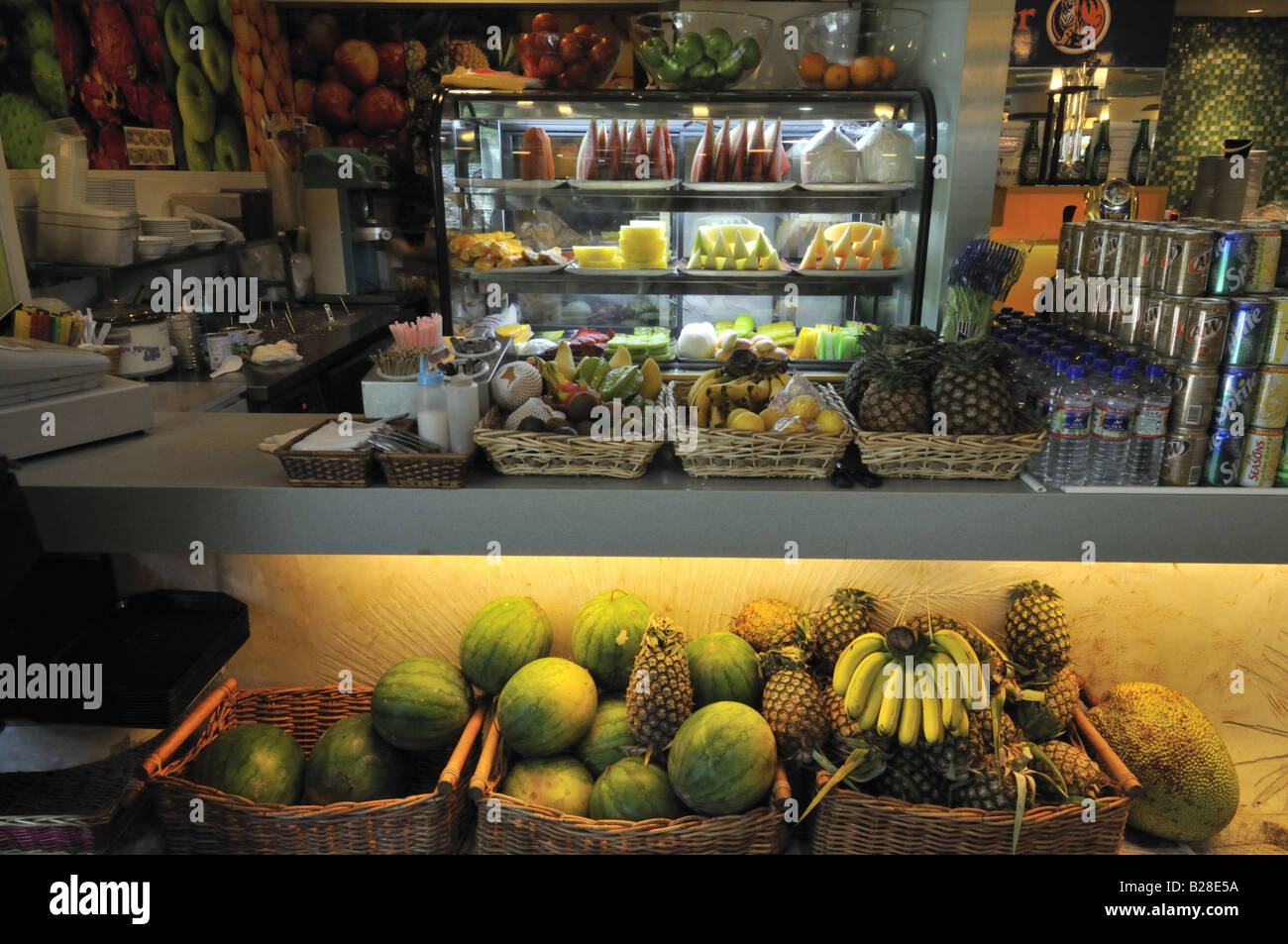 Fruit stall at the Singapore foodcourt Stock Photo - Alamy