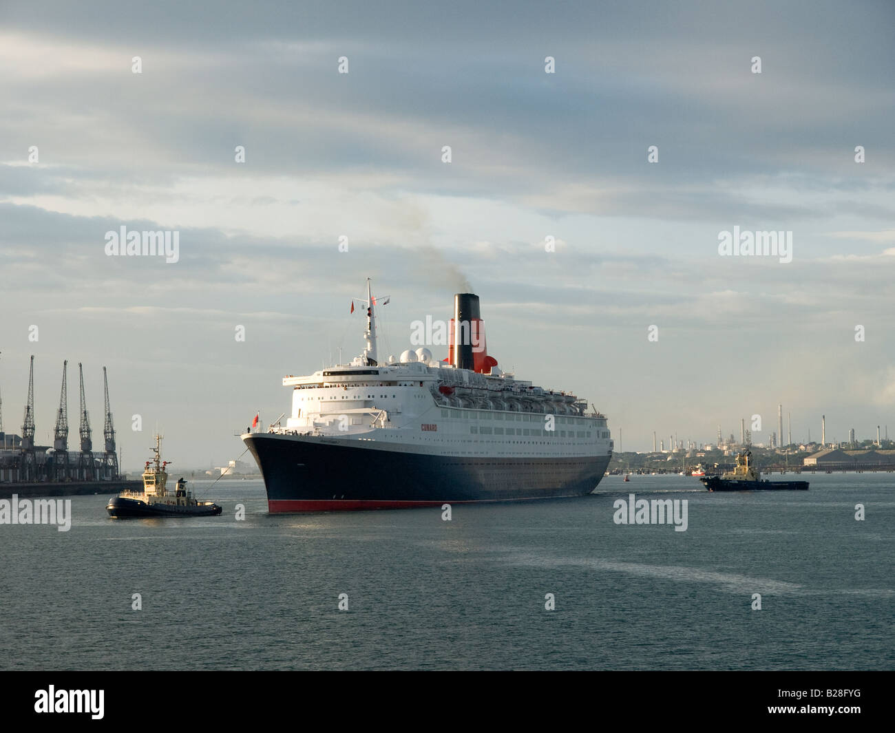 Cunard ocean liner Queen Elizabeth 2 arriving at her home port of ...