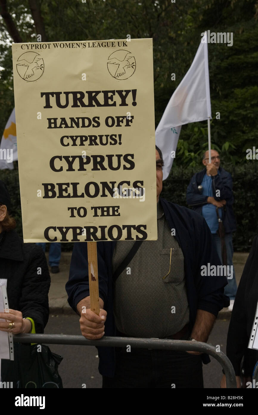 Turkish embassy london hi-res stock photography and images - Alamy