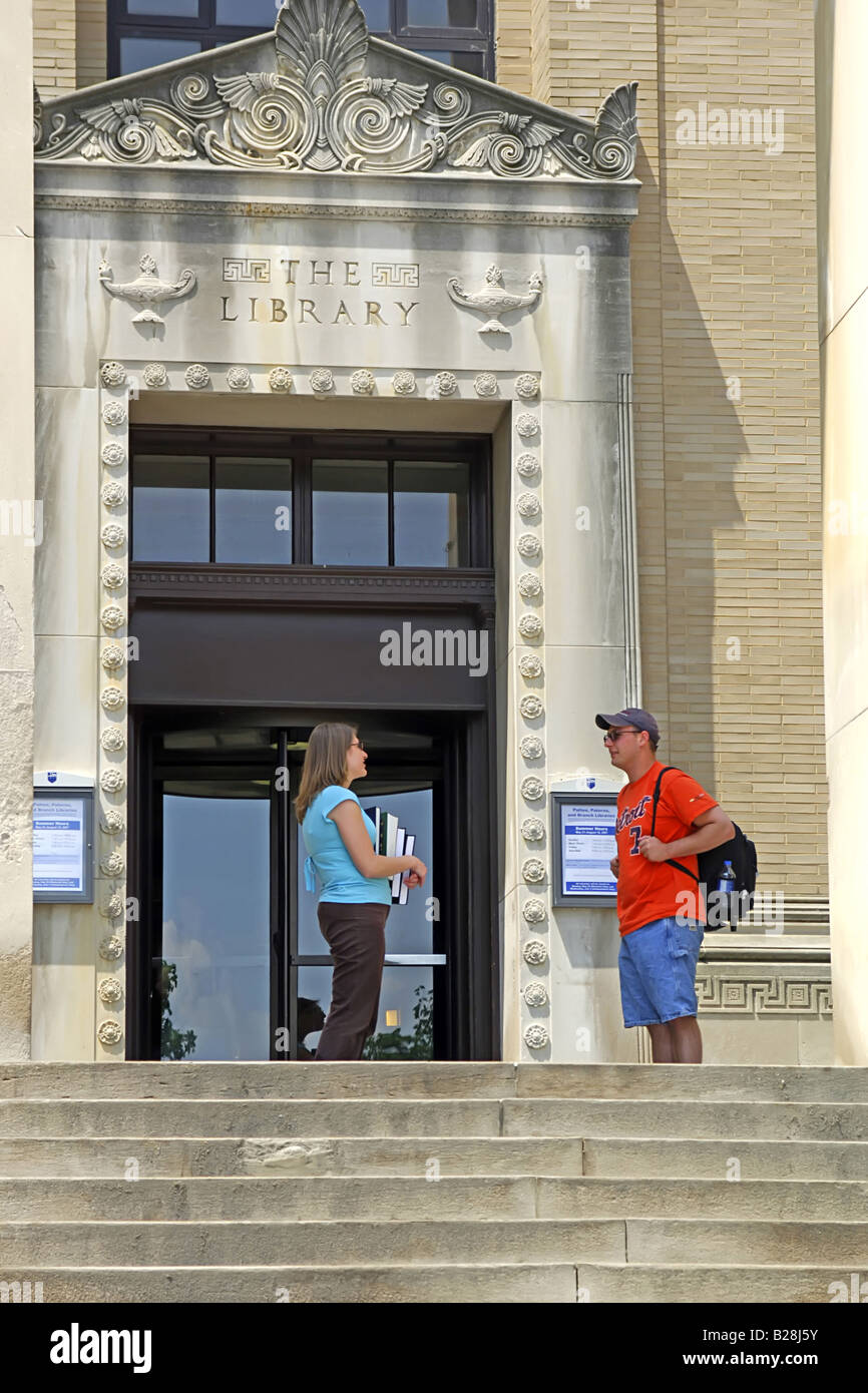 Students outside the Pattee and Patering Library at Penn State ...