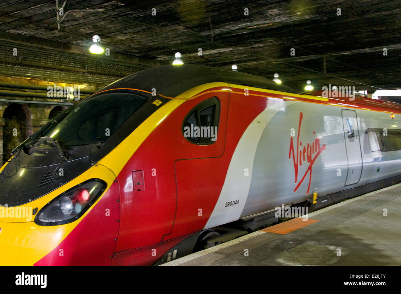 Virgin Train in Bermingham Railway Station Photo by Brendan Lyon ...