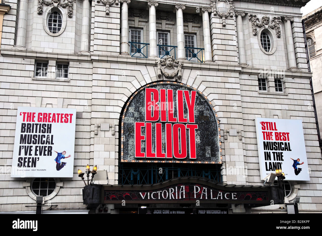 Victoria palace theatre london hi-res stock photography and images - Alamy