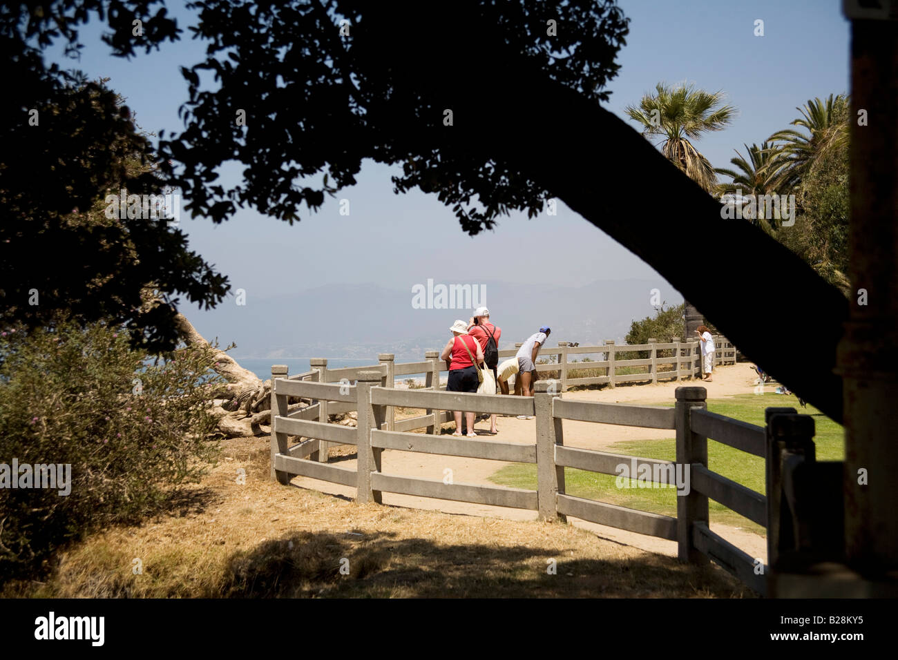 California cliff railing tourists hi-res stock photography and images ...