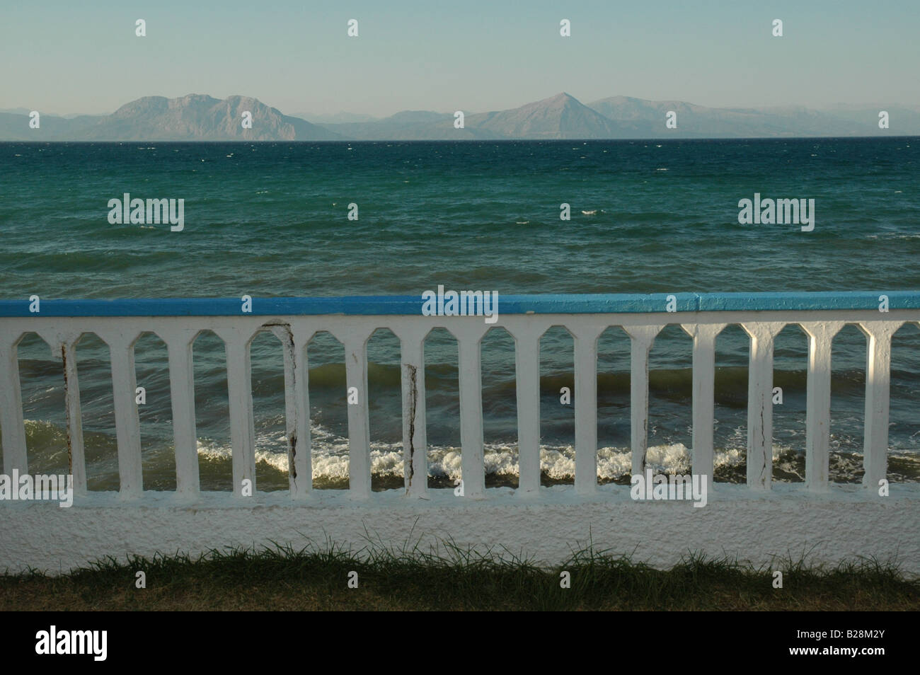 Ocean greece railing hi-res stock photography and images - Alamy