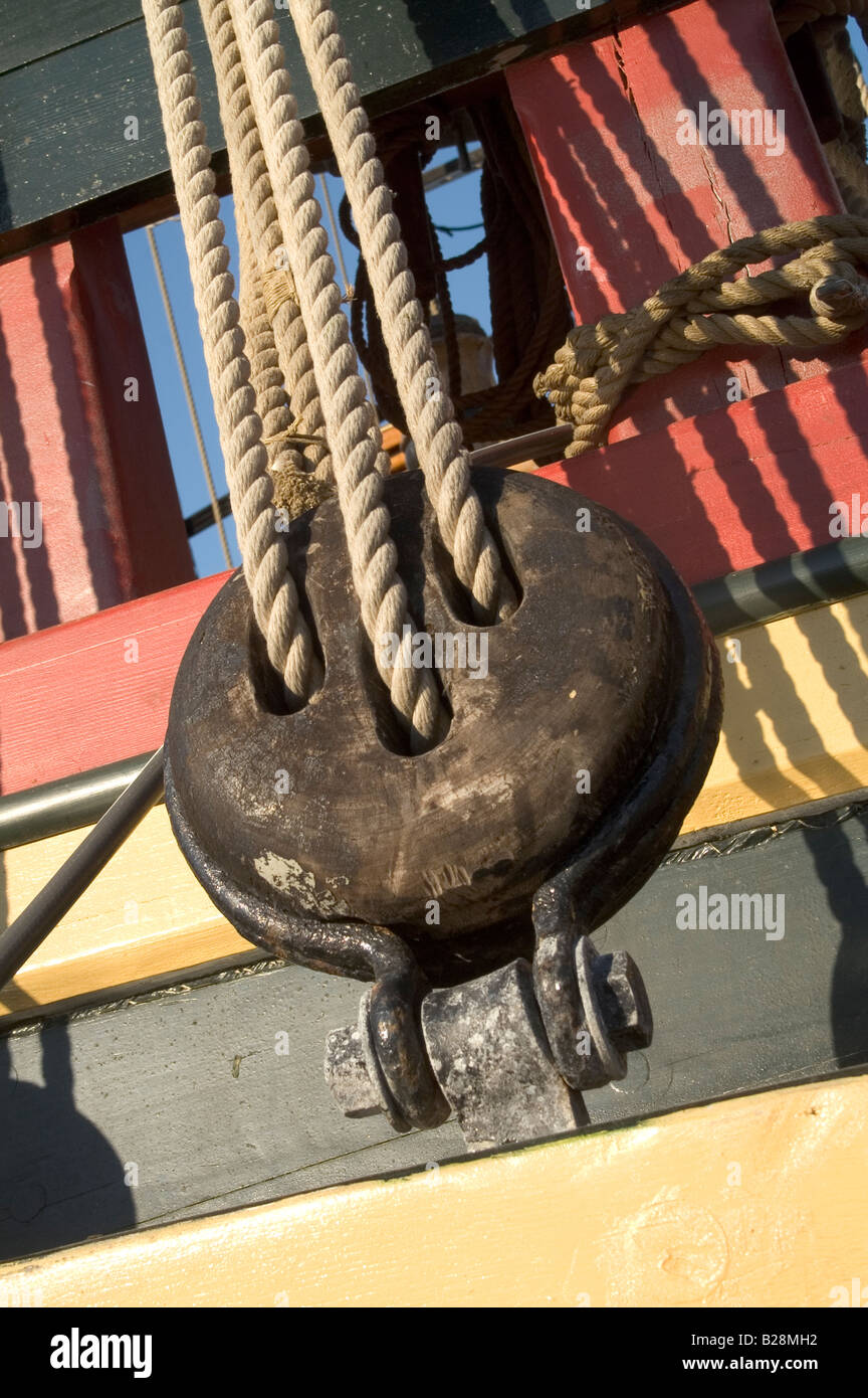 Ship rigging hi-res stock photography and images - Alamy