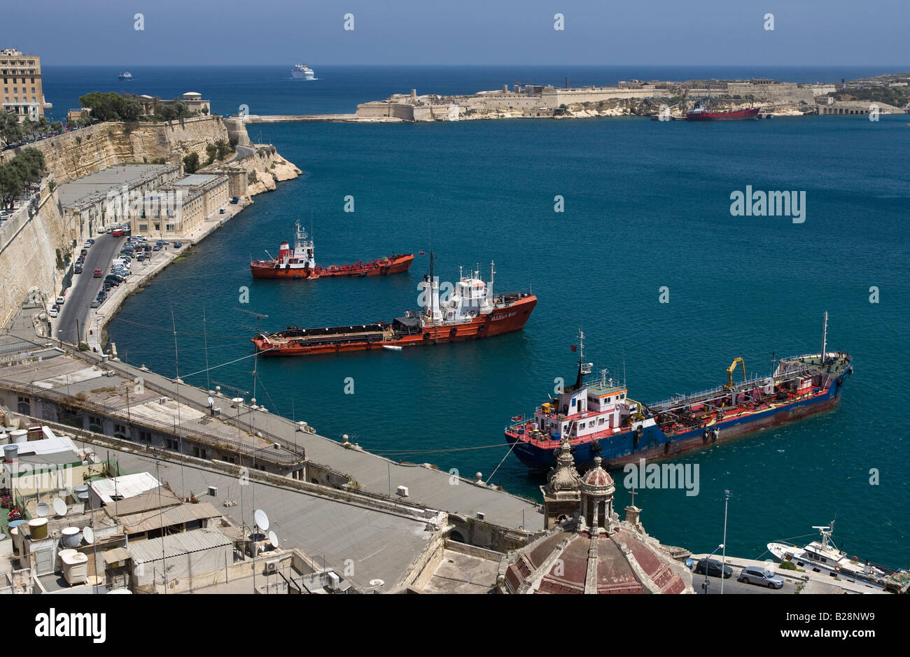 Docks grand harbour valletta hi-res stock photography and images - Alamy
