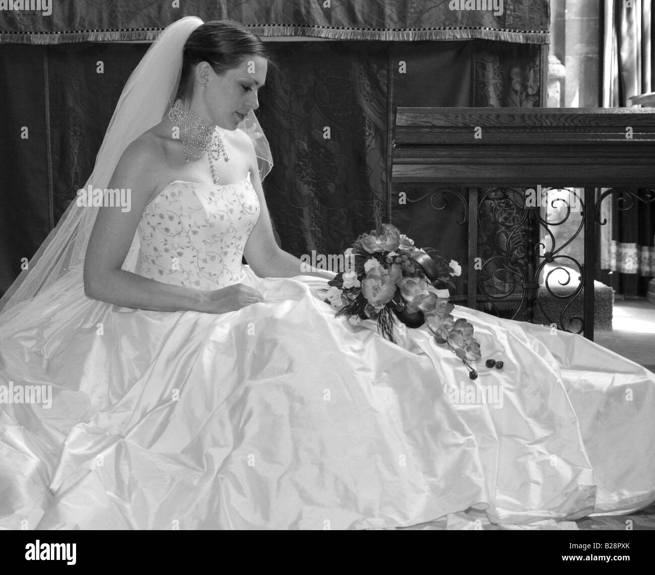 bride at alter Stock Photo - Alamy