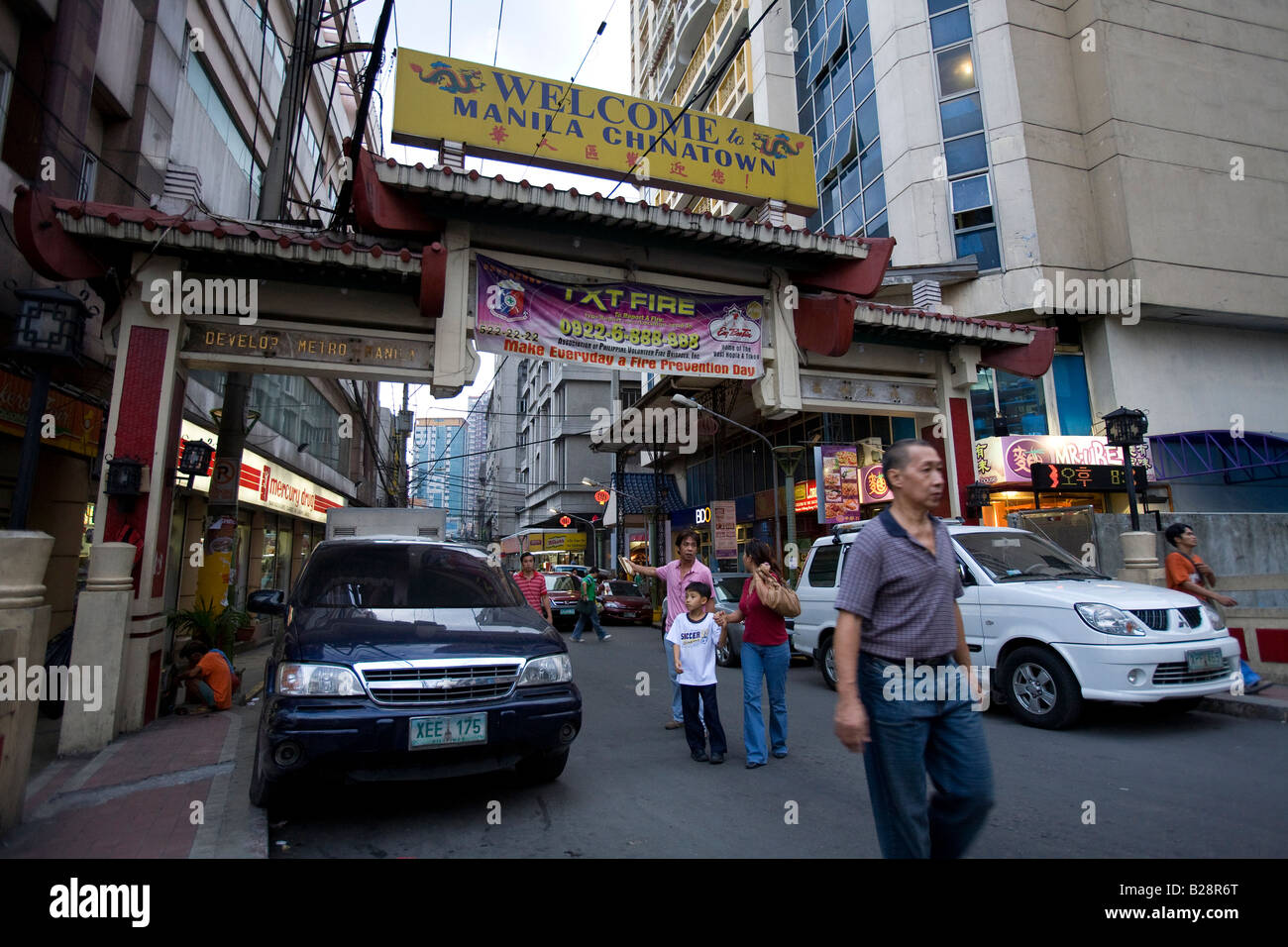 A street scene in the China Town district of Manila, Philippines Stock ...