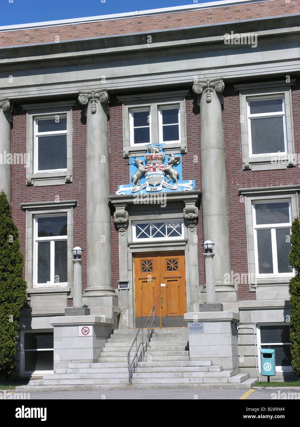 Courthouse front door steps hi-res stock photography and images - Alamy