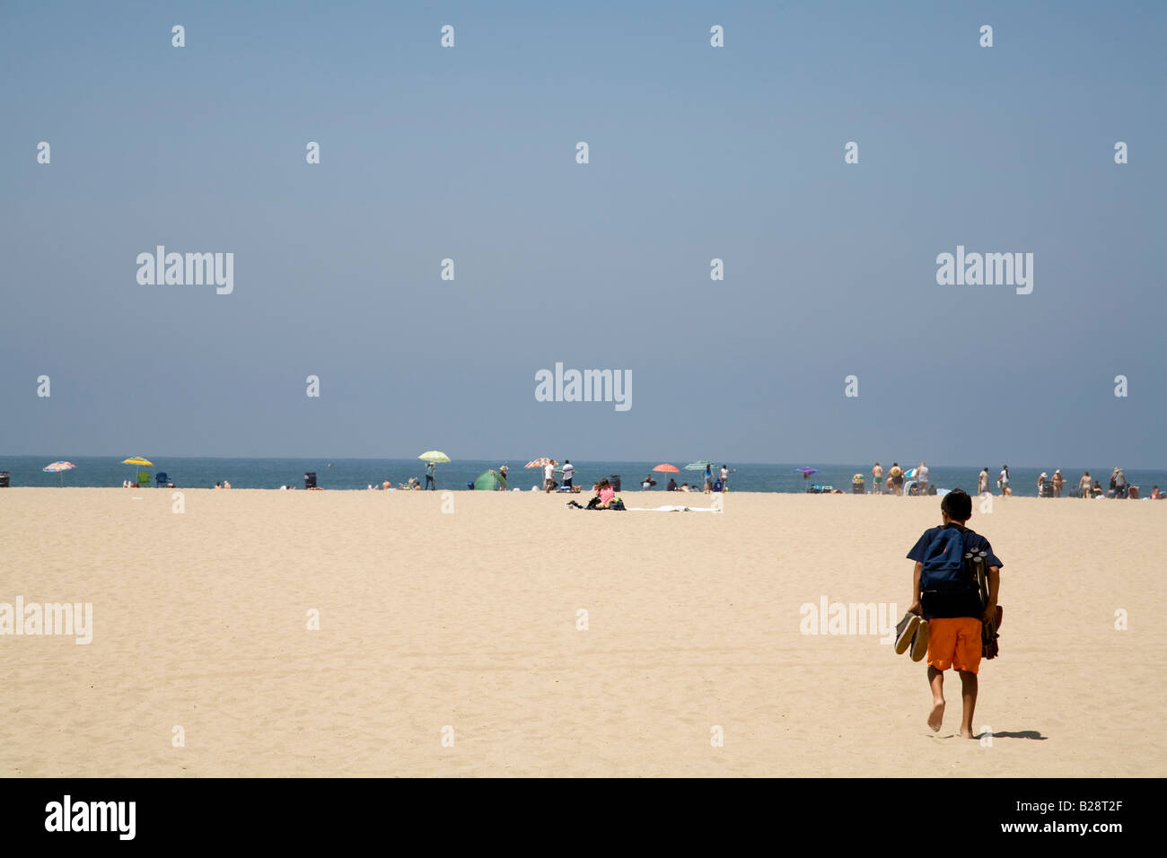 Beachgoers walking to the beach hi-res stock photography and images - Alamy