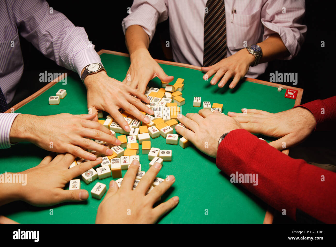 Chinese mahjong players hi-res stock photography and images - Alamy
