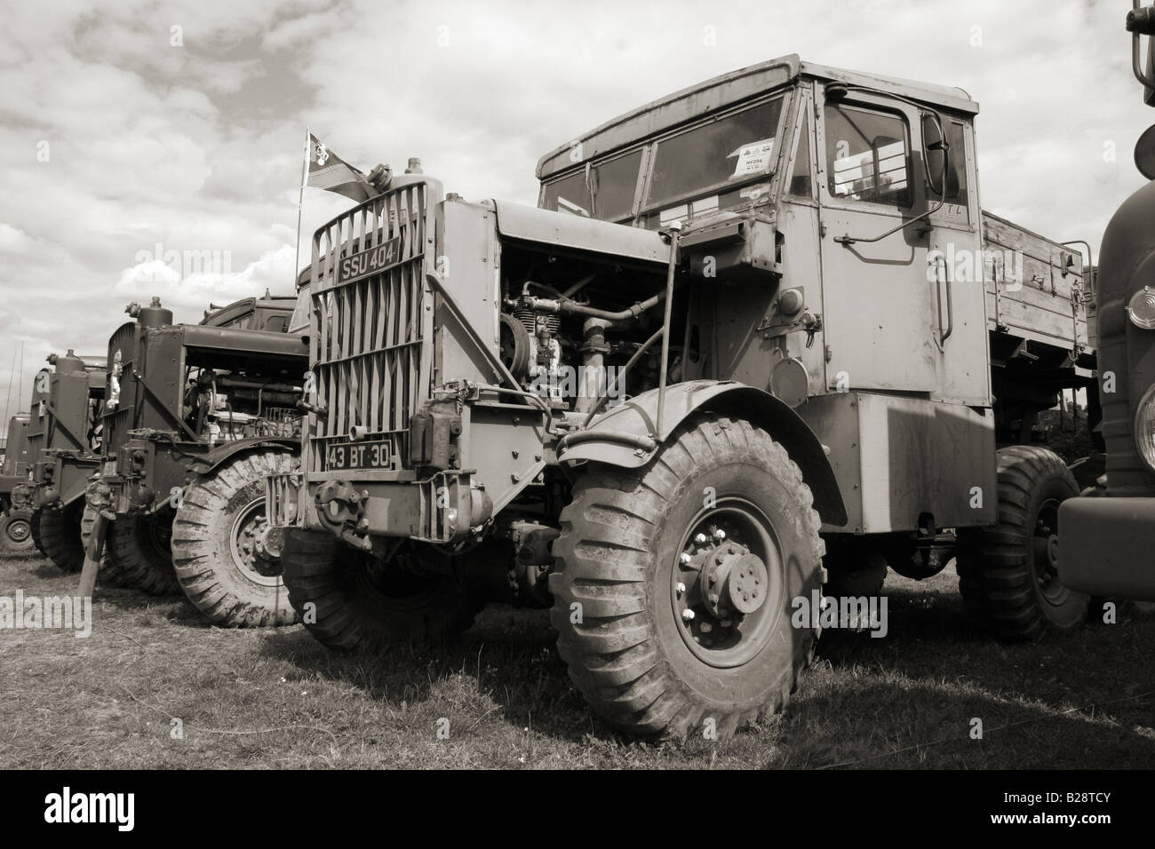 Line up of British Army 1950s Scammell Explorer recovery tractors ...