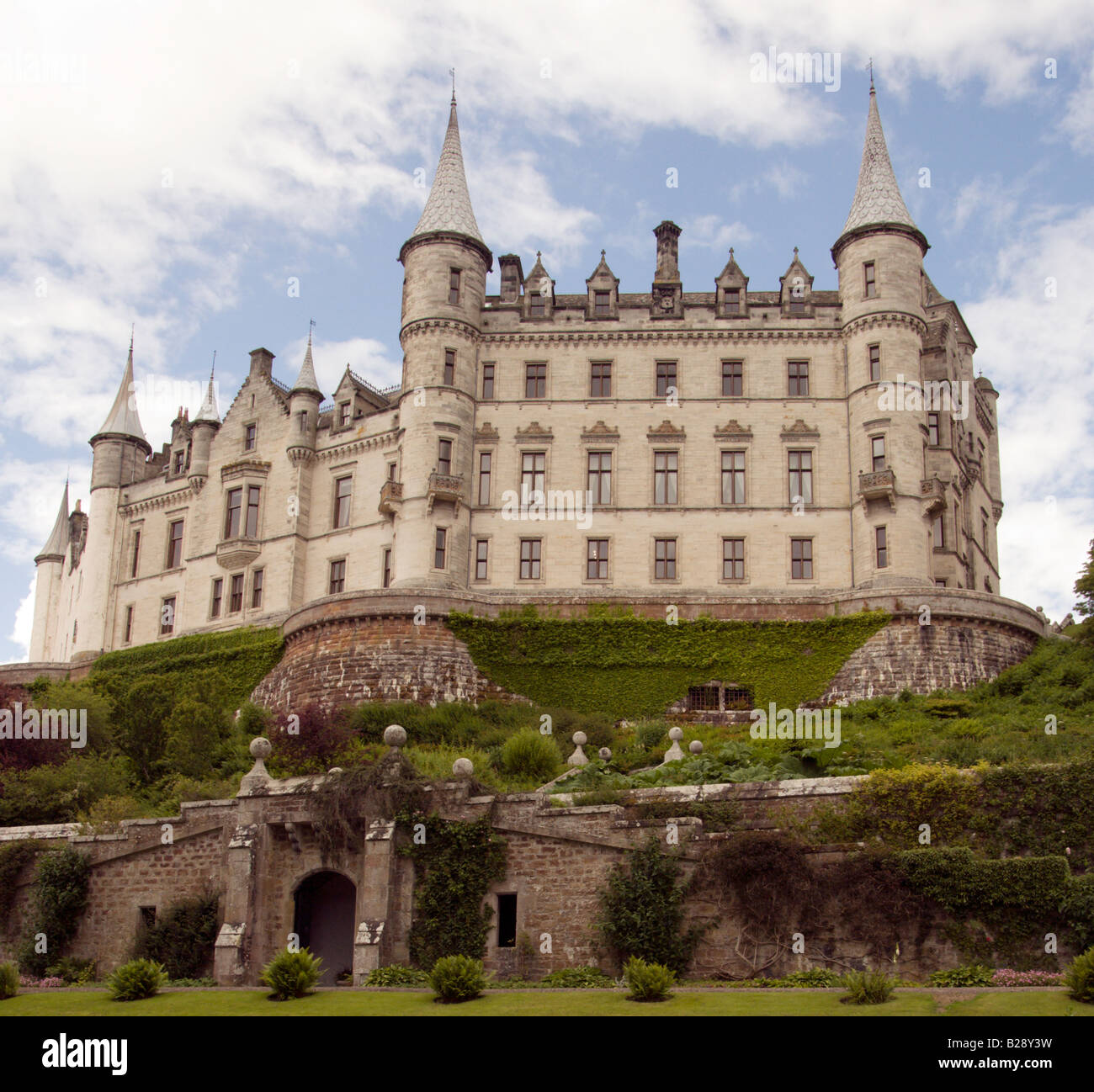 Dunrobin castle and gardens hi-res stock photography and images - Alamy