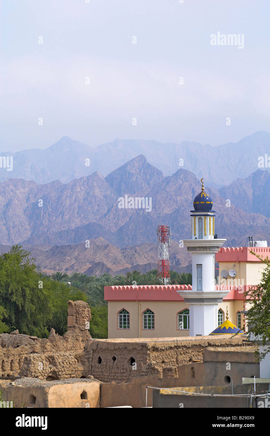 Mosque ancient mud brick building and mountains Ar Rustaq Oman Stock ...