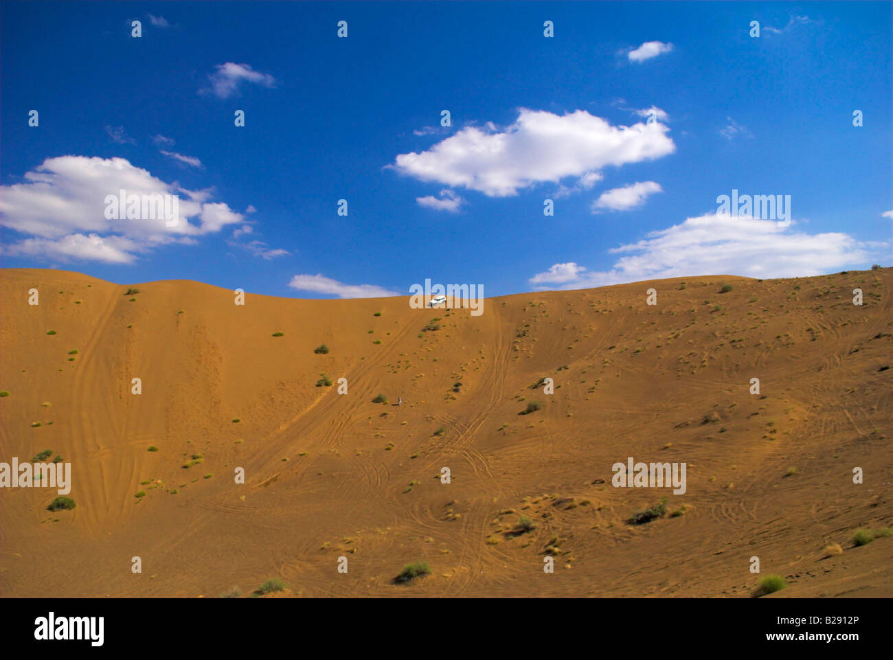 Arabian desert dune bashing hi-res stock photography and images - Alamy