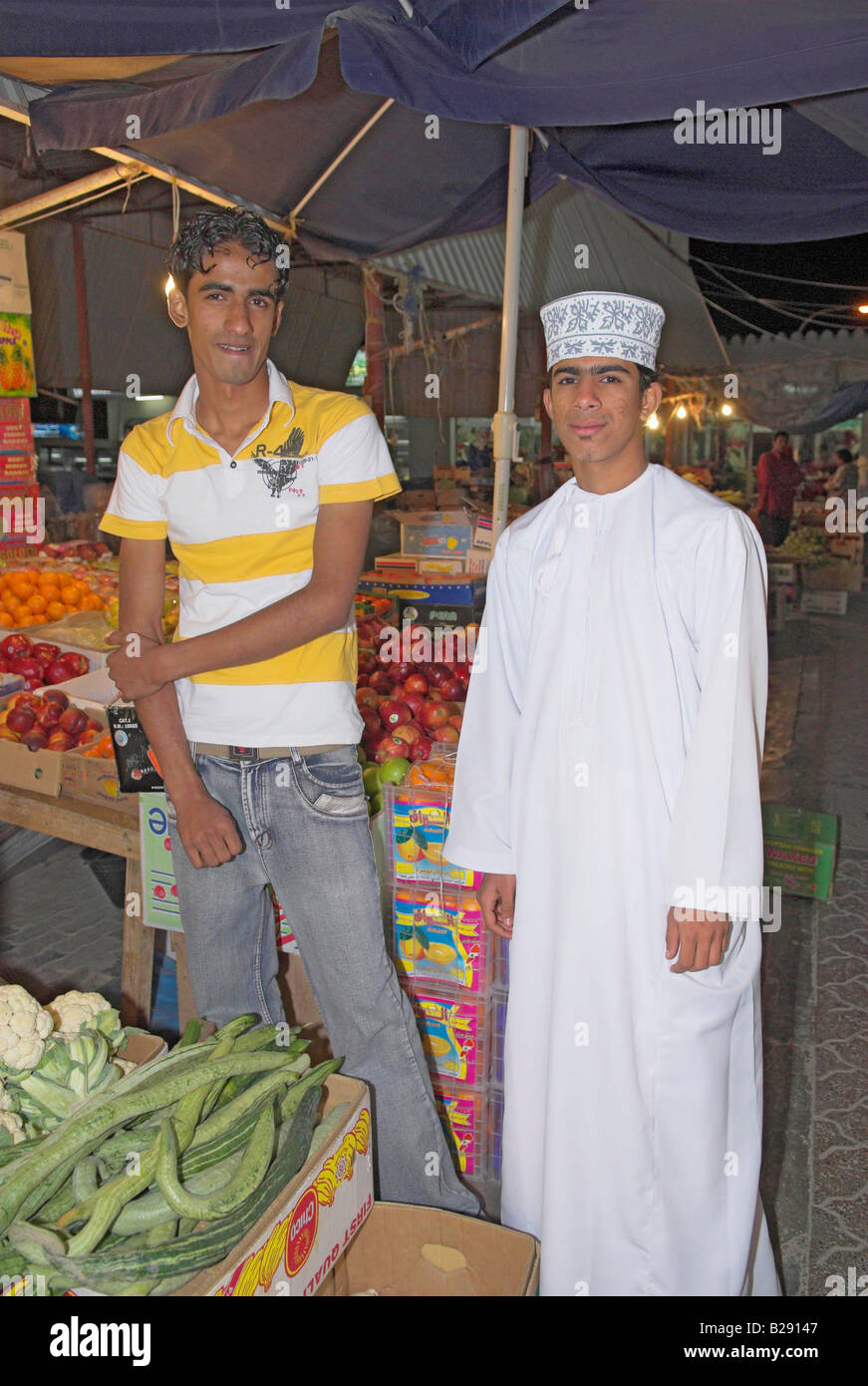Omani men hi-res stock photography and images - Alamy