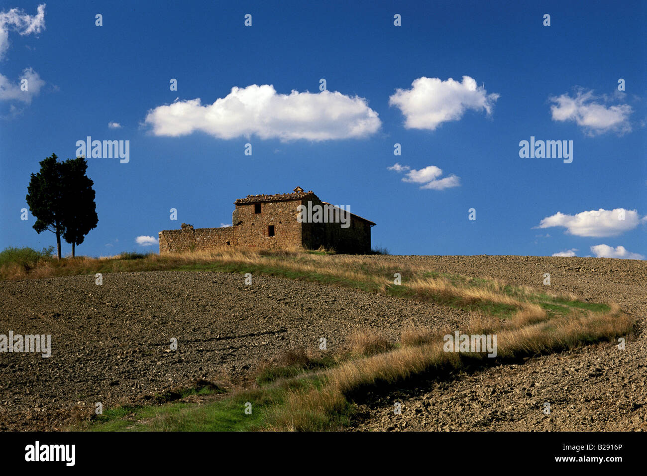 Tuscany barn hi-res stock photography and images - Alamy