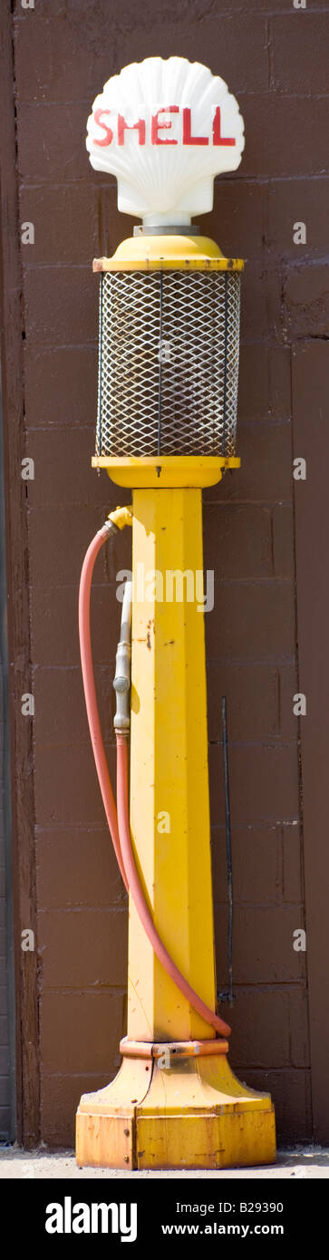 Shell gas pump hi-res stock photography and images - Alamy