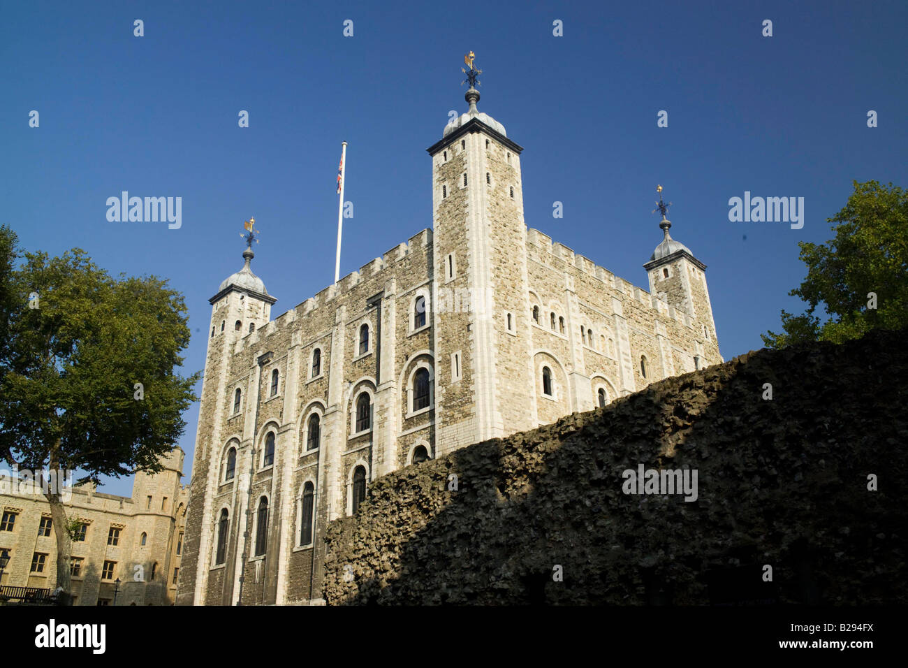 The white tower tower of london hi-res stock photography and images - Alamy