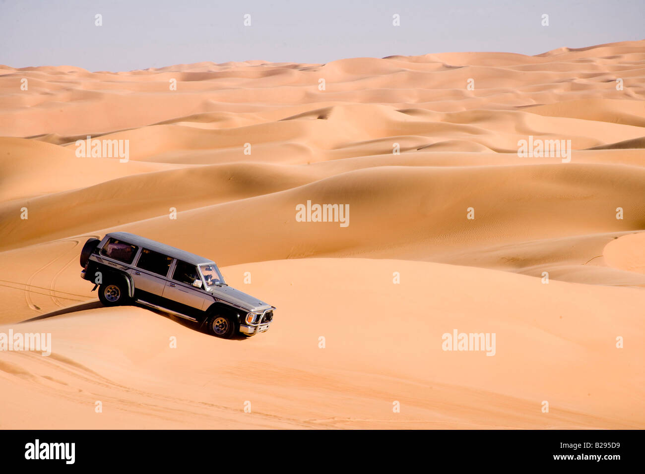 Cars sahara desert hi-res stock photography and images - Alamy