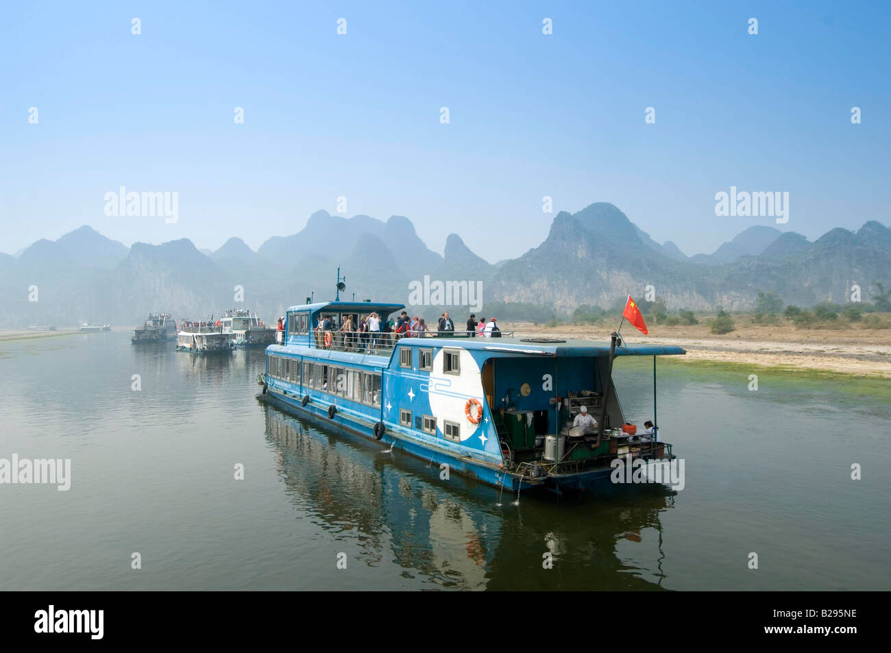 Li River cruise between Guilin and Yangshuo Guangxi province S China ...