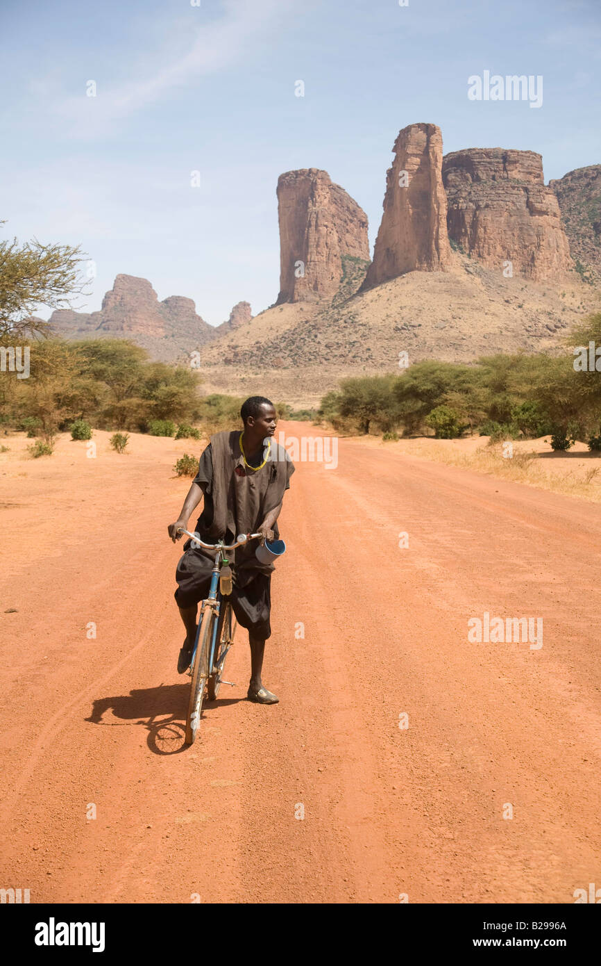 Mali road hi-res stock photography and images - Alamy