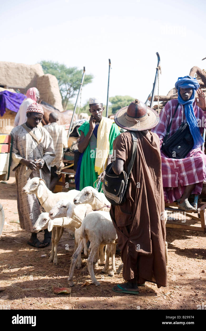 Traders outside mosque mali hi-res stock photography and images - Alamy