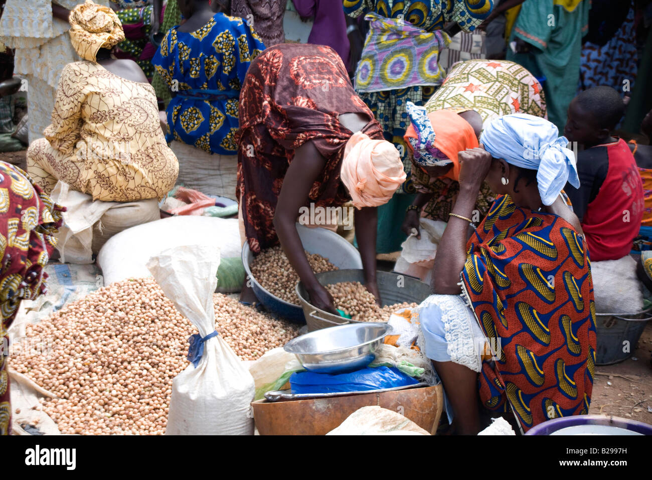 Traders Outside Mosque Mali High Resolution Stock Photography and ...