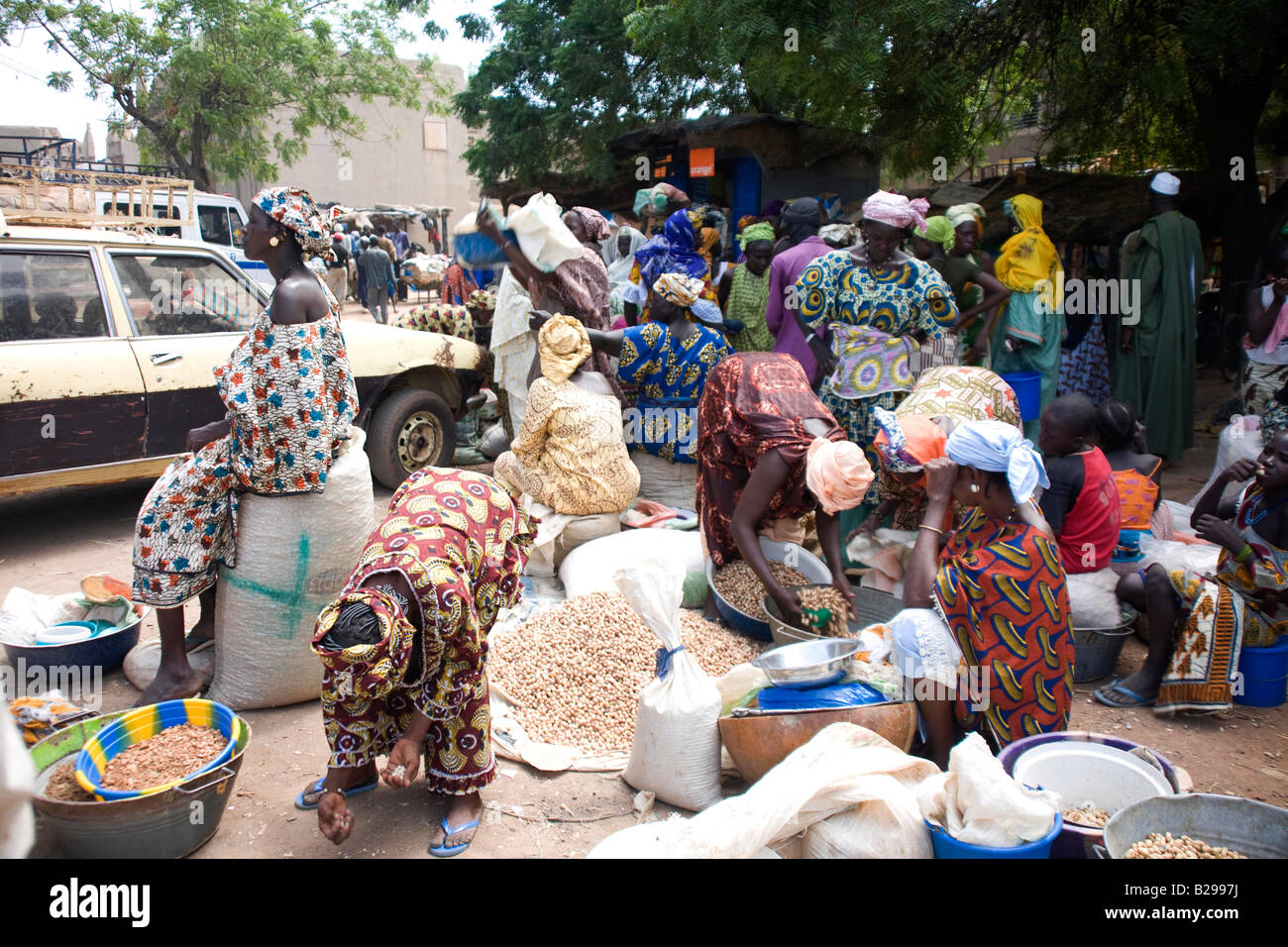 Traders Outside Mosque Mali High Resolution Stock Photography and ...