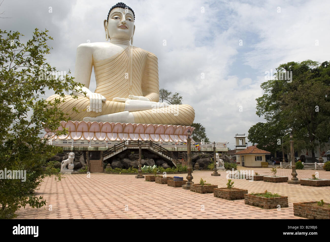 Galapota Temple and Buddha near Bentota Sri Lanka Stock Photo - Alamy