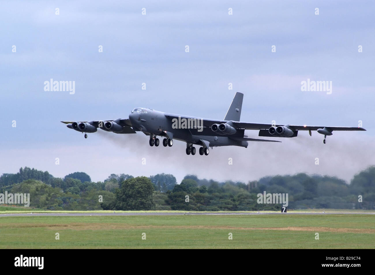 A USAF B-52 STRATOFORTRESS TAKING OFF FROM A BASE IN THE UK Stock Photo ...