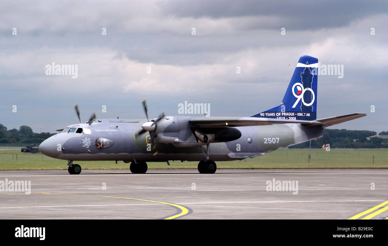 Antonov an 24 hi-res stock photography and images - Alamy