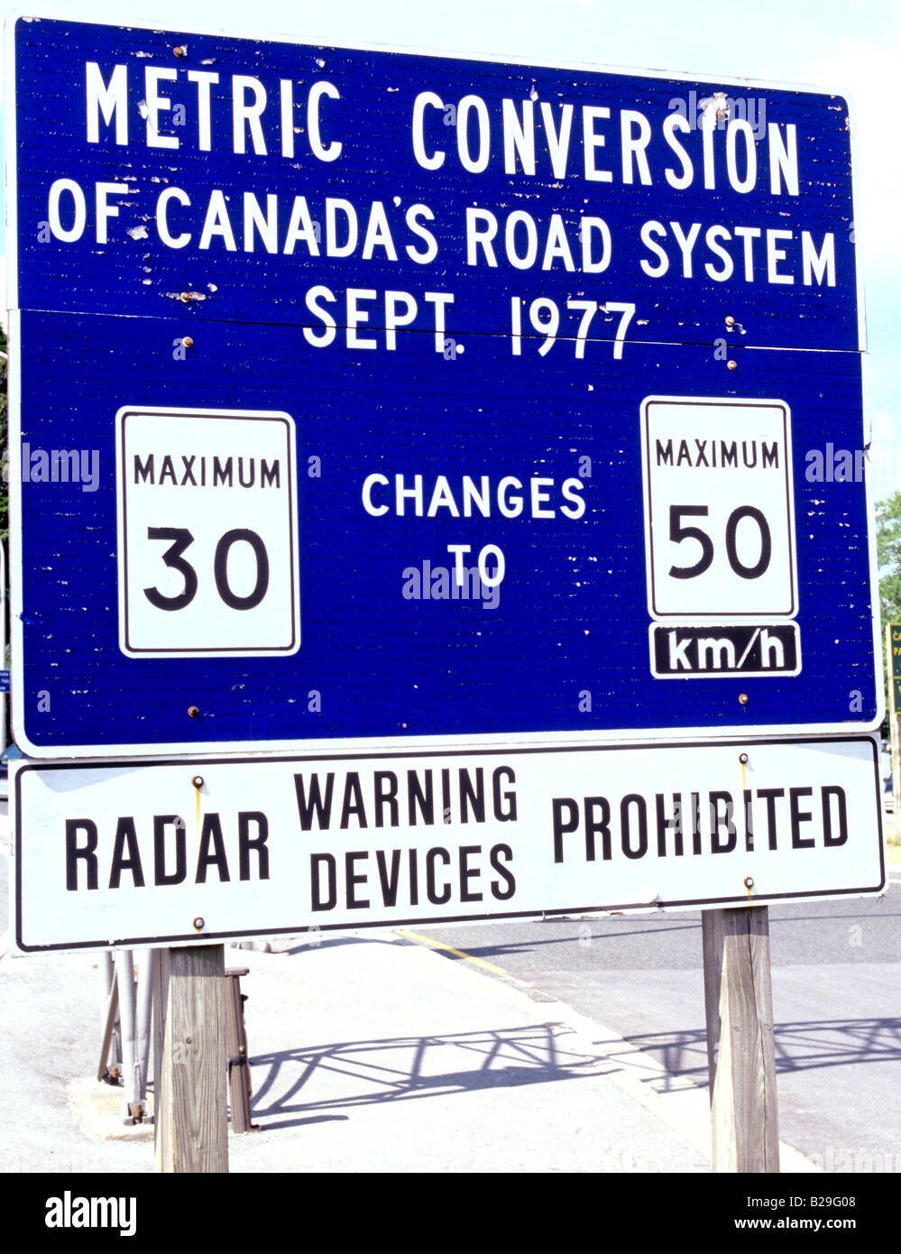 Speed limit sign conversion hi-res stock photography and images - Alamy