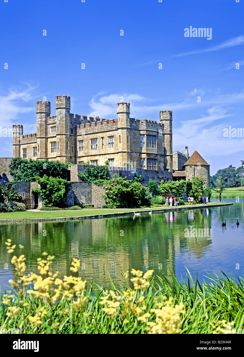 Reflections leeds castle hi-res stock photography and images - Alamy