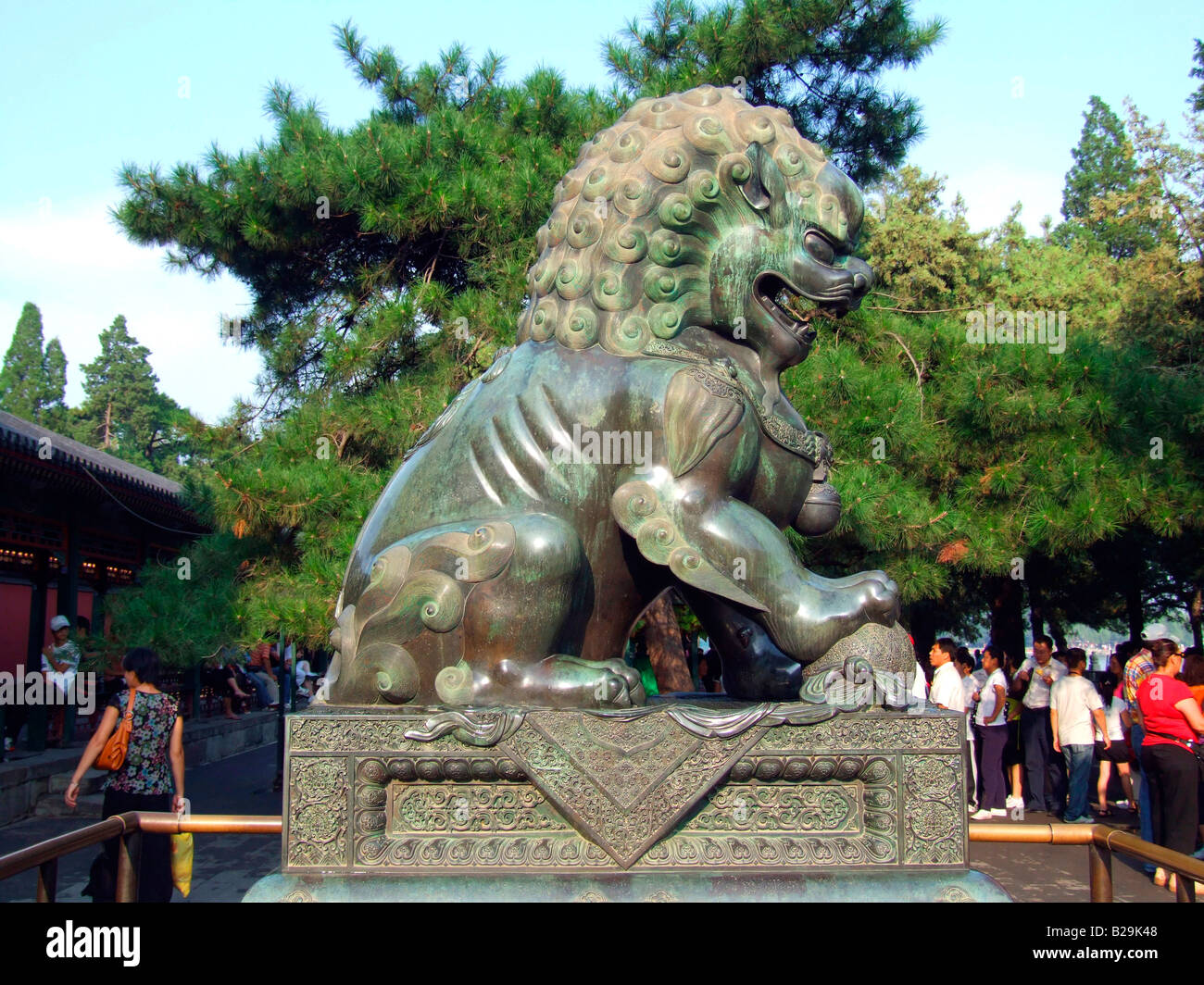 Lion statue/ Beijing Stock Photo - Alamy