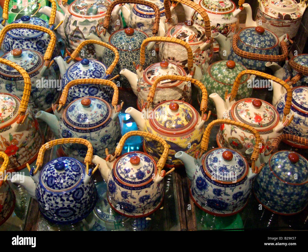 Chinese teapots hi-res stock photography and images - Alamy
