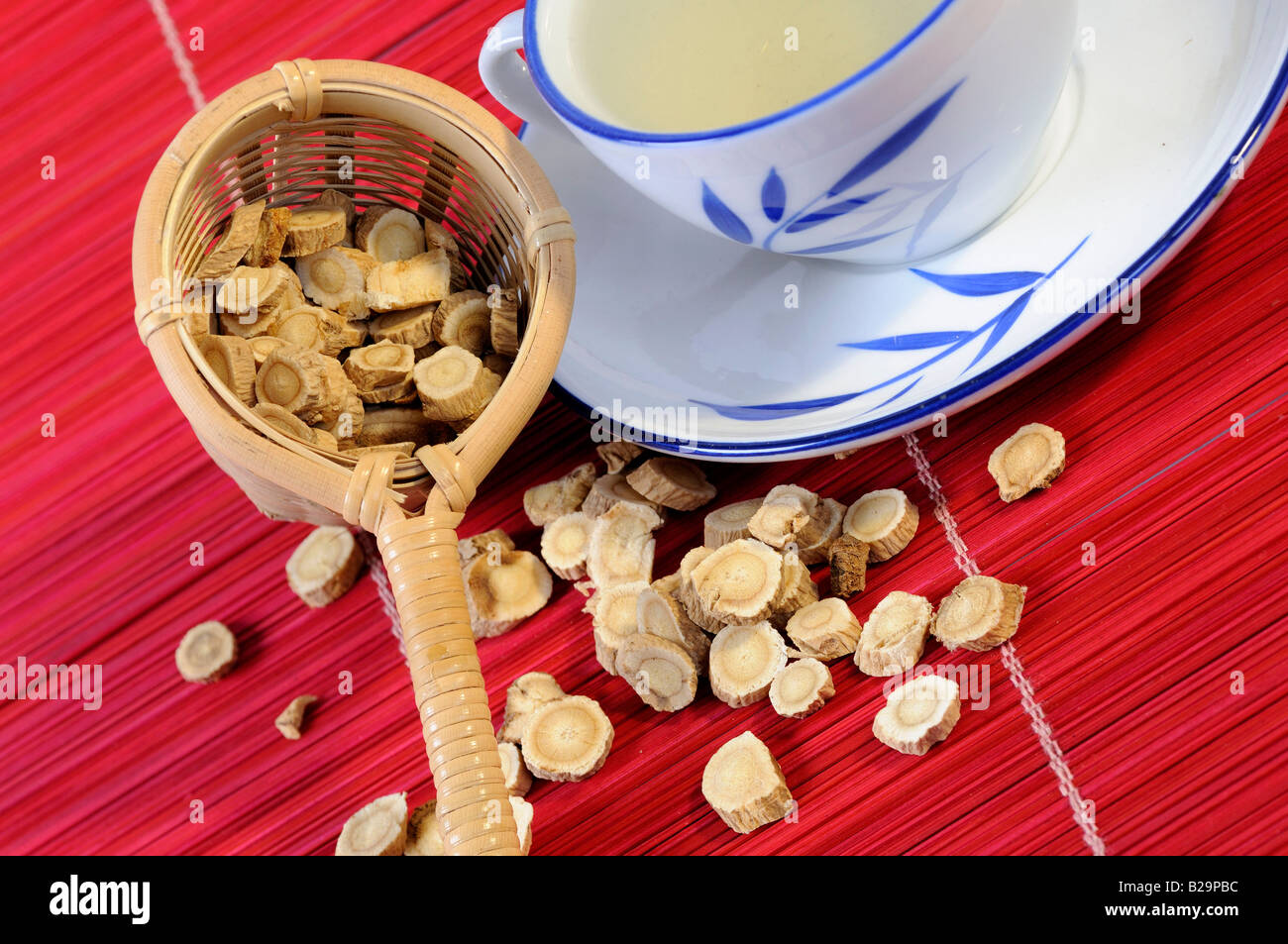Membranous Milkvetch Root / Huang Qi Stock Photo - Alamy