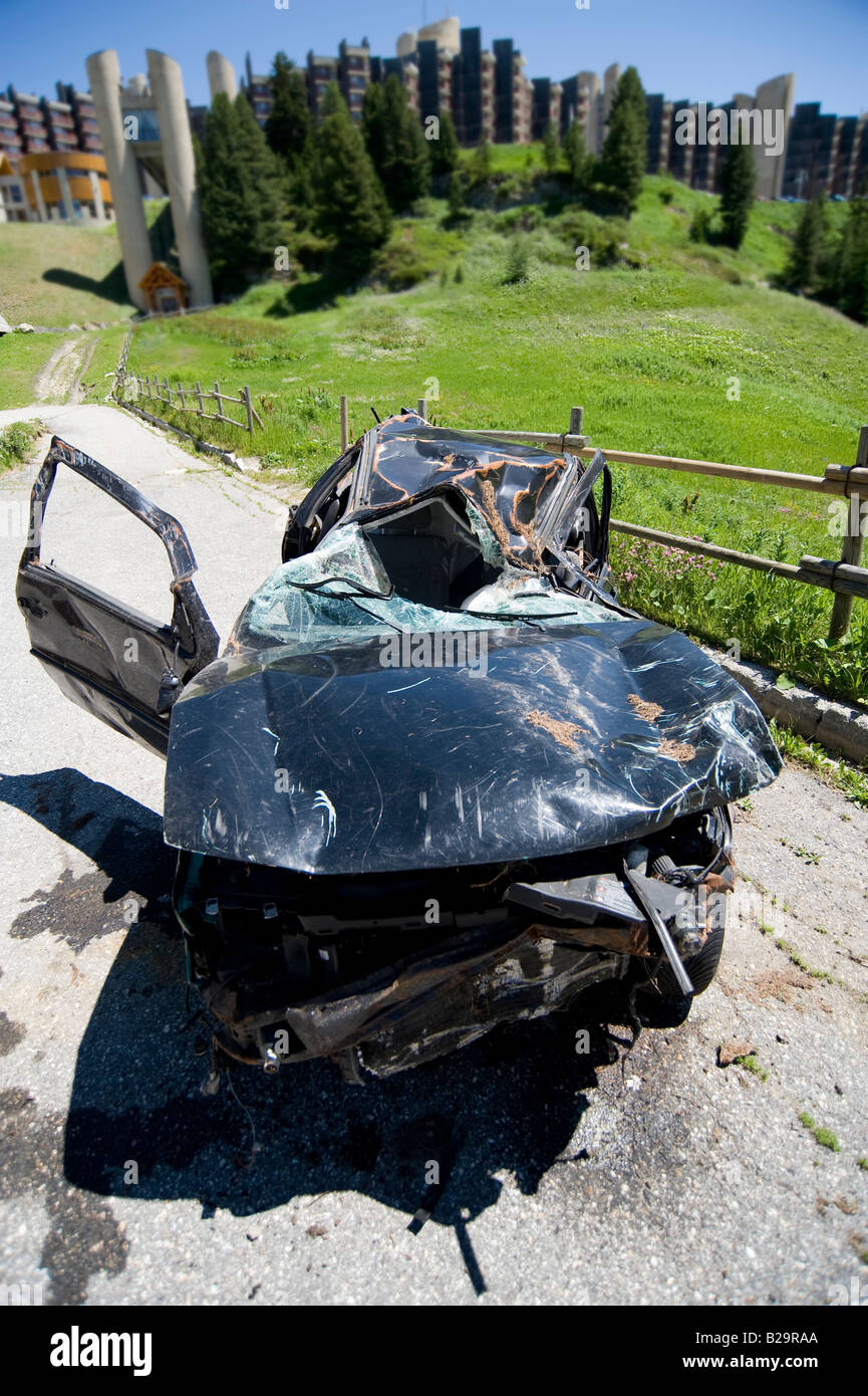 Wrecked_car hi-res stock photography and images - Alamy