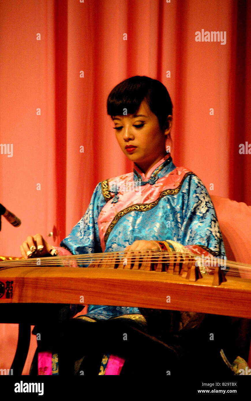 Pictures of musicians hi-res stock photography and images - Alamy