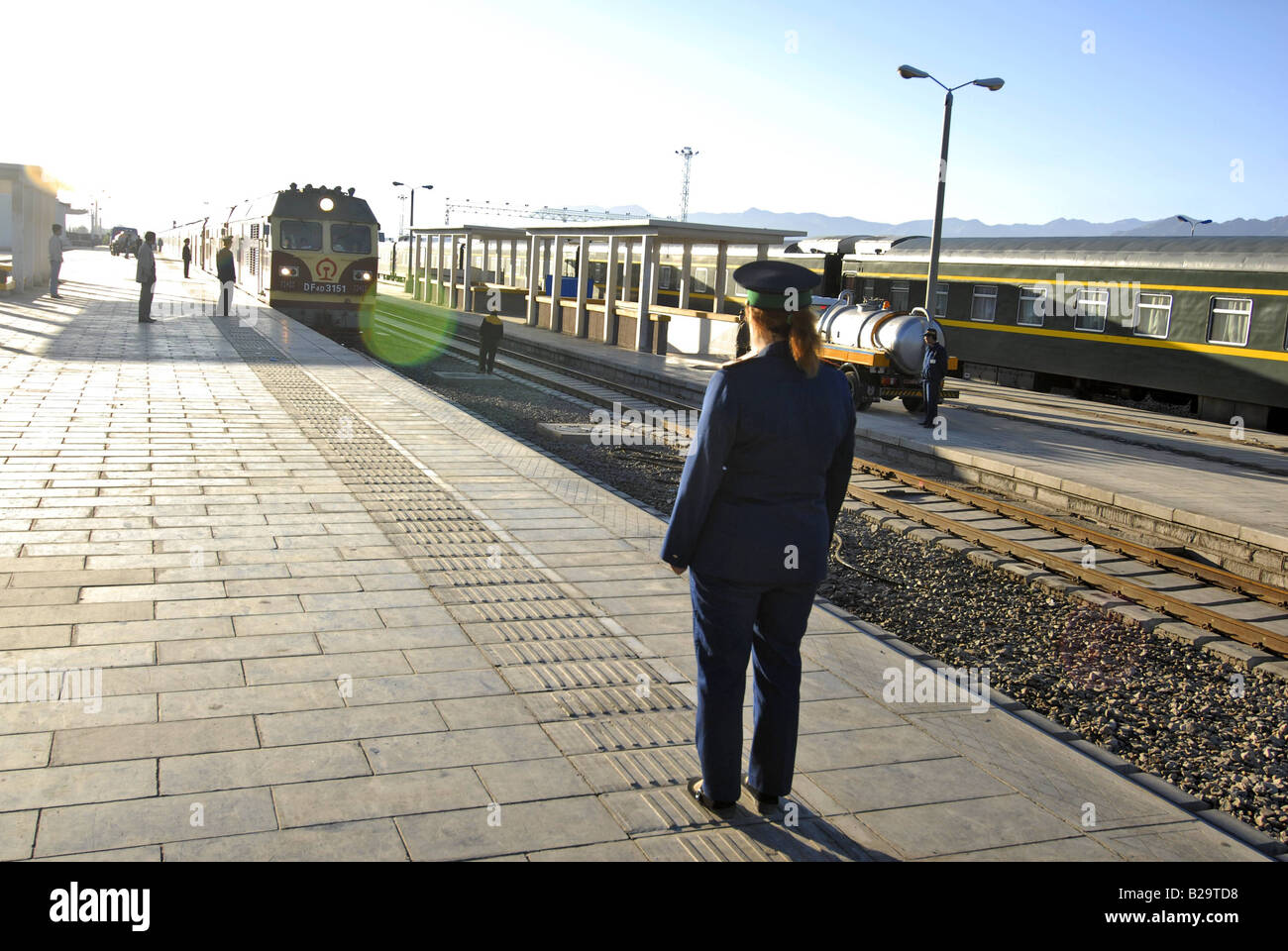Qinghai tibet railway train hi-res stock photography and images - Alamy