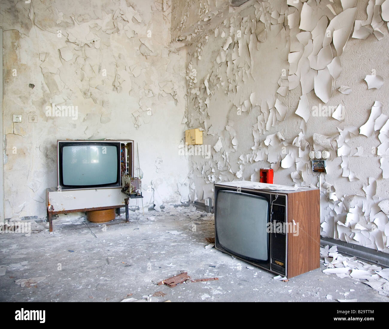 Scary television empty room hi-res stock photography and images - Alamy