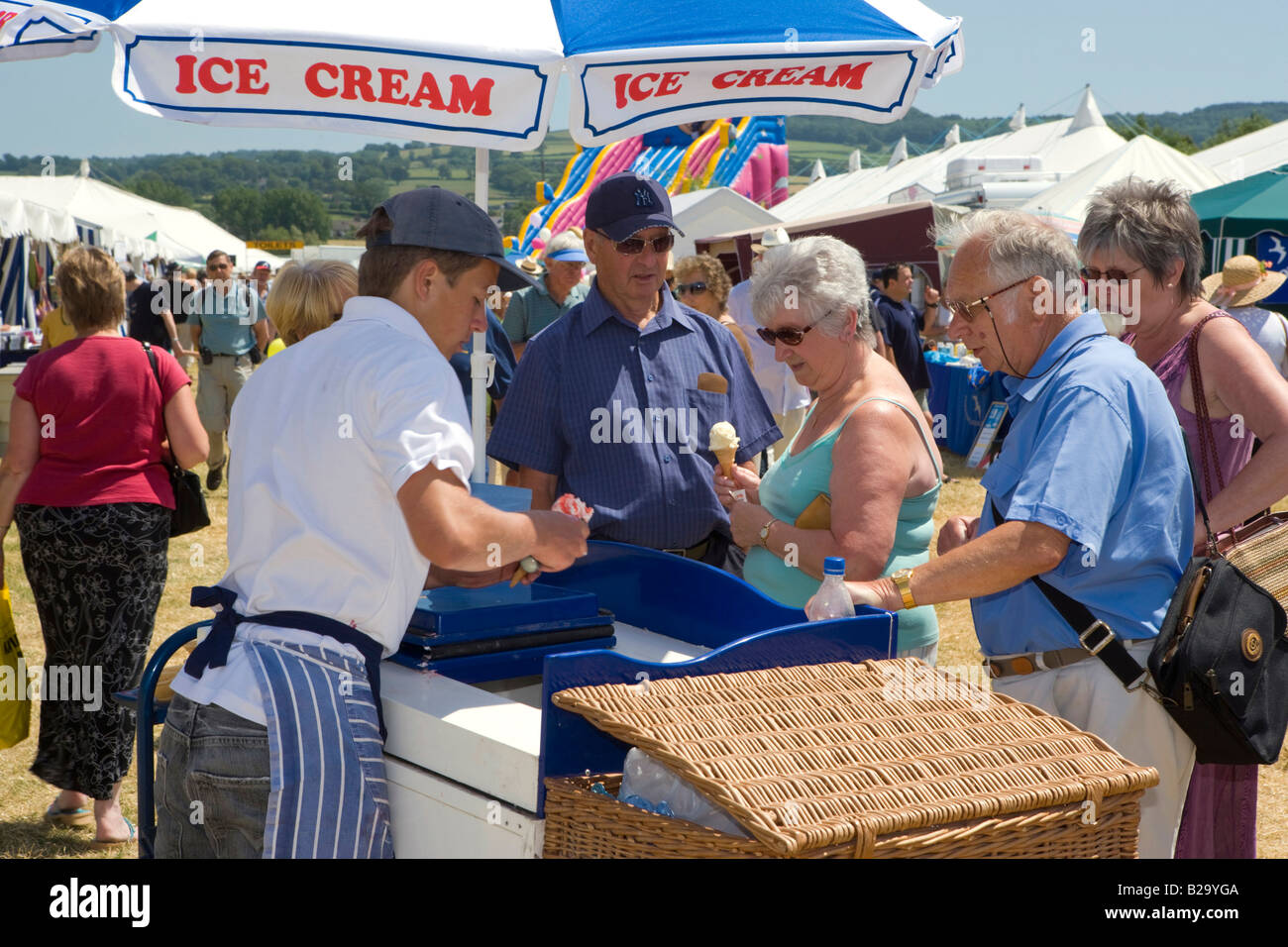Ice cream stand country fair hi-res stock photography and images - Alamy