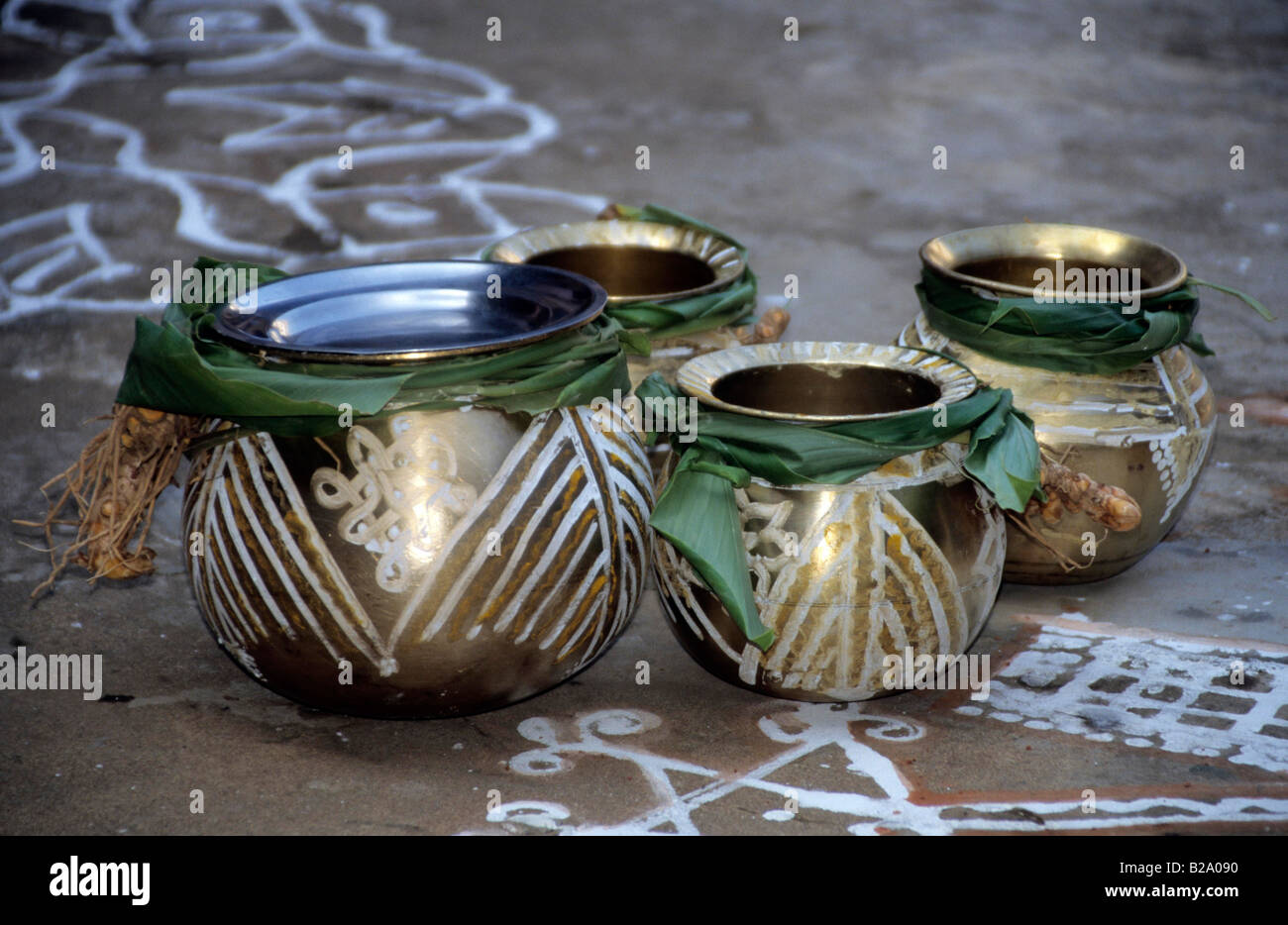 Pongal boiling rice ceremony hi-res stock photography and images - Alamy